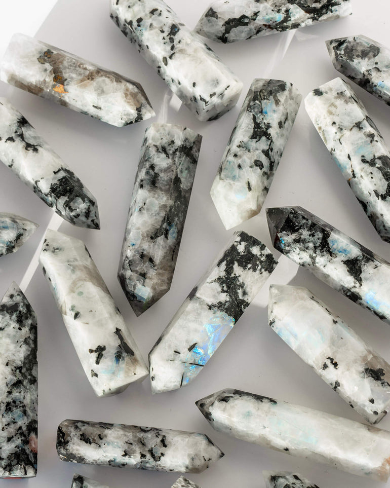 Moonstone Healing properties: The Ultimate Crystal Guide