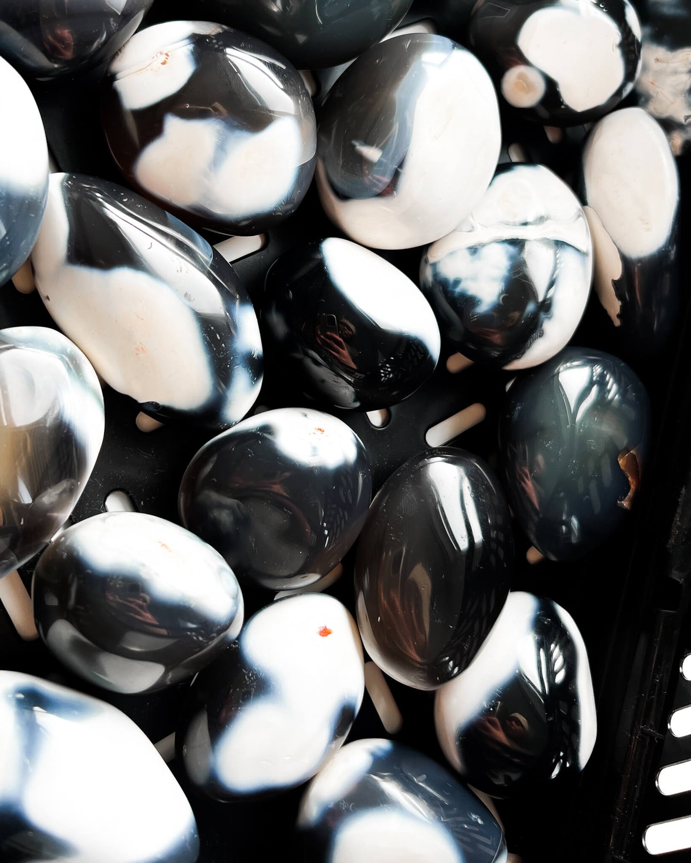 Orca Agate Healing properties: The Ultimate Crystal Guide – The Crystal ...